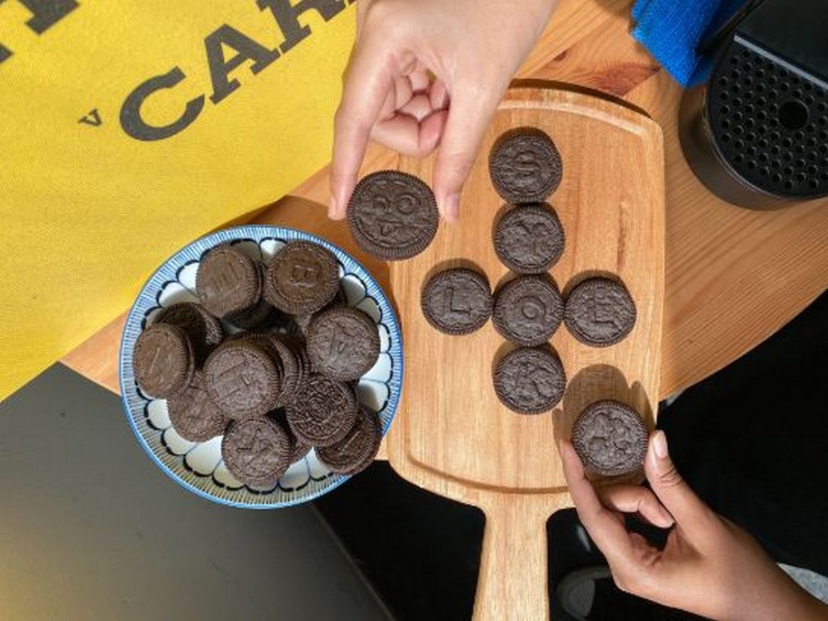 New Limited Oreo With Letters And Emojis That Are So Cute ...