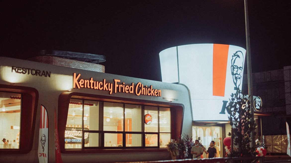 KFC Opens a Retro Themed Outlet in Klang Which Were Inspired by 1950's ...